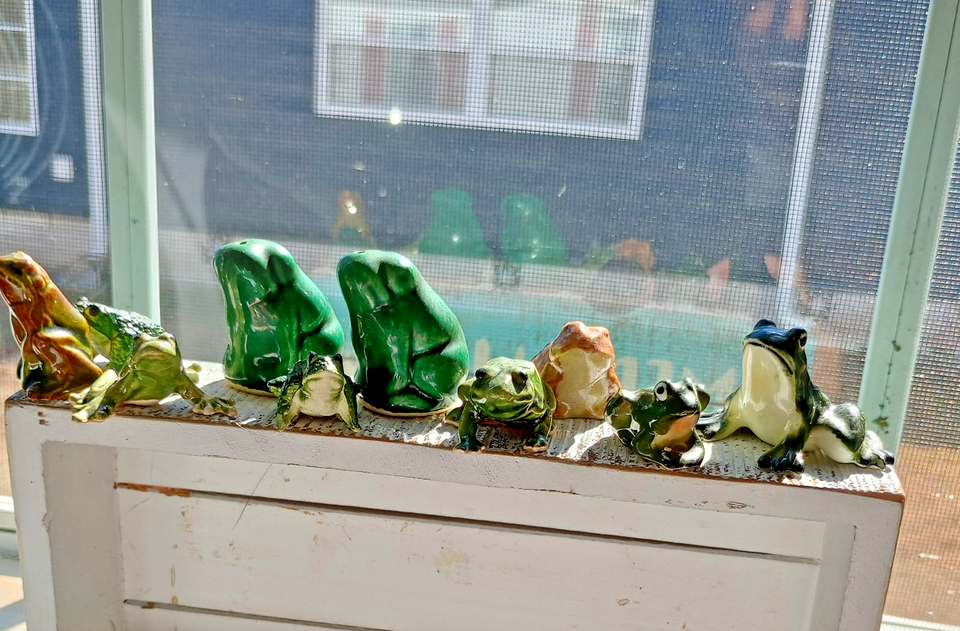 Lot of 10 Vintage Miniature Frog Figures /Salt-Pepper Shakers-1970s to ...