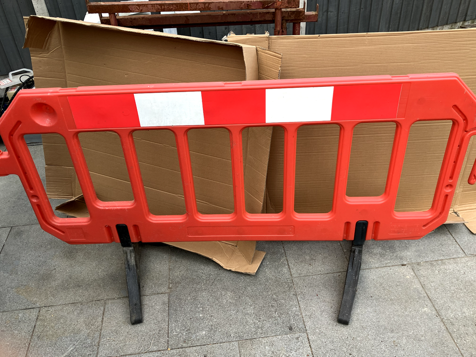 ROAD BARRIER 1 X TRAFFIC MANAGEMENT CHAPTER 8 PEDESTRIAN PLASTIC SAFETY ...