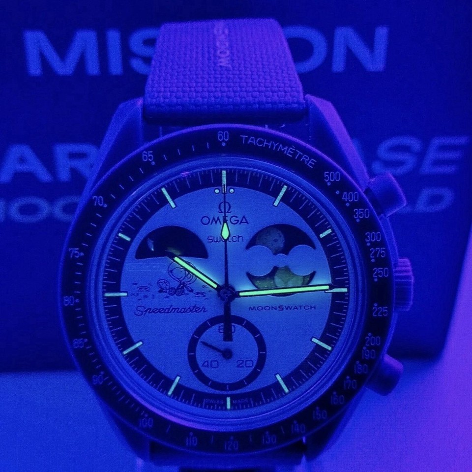 Swatch Omega Moonswatch Mission to Earthphase Moonshine Gold Beaver ...