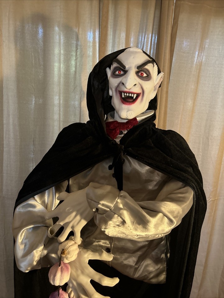 Grandin Road Vincent the Vampire 6 Foot Halloween Animated Figure ...
