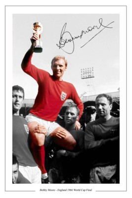 BOBBY MOORE 1966 WORLD CUP ENGLAND SIGNED PHOTO PRINT AUTOGRAPH SOCCER ...
