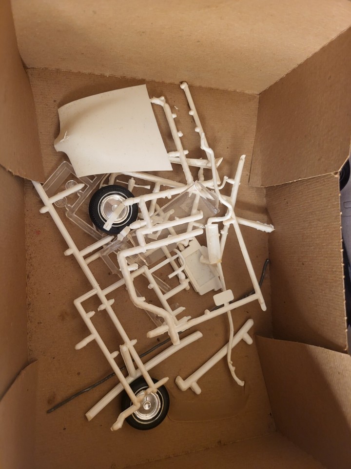 AMT T396 1953 STUDEBAKER STARLINER MODERN CLASSIC VINTAGE KIT 1/25 MCM ...