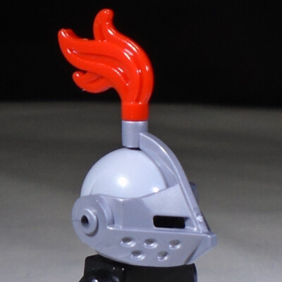 new LEGO Castle Lion Knight 3-part Helmet with pointed visor, red plume ...