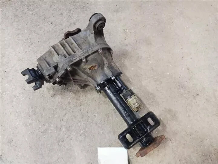 1999-2006 Chevrolet Silverado 1500 Tahoe Front Differential Carrier 3. ...