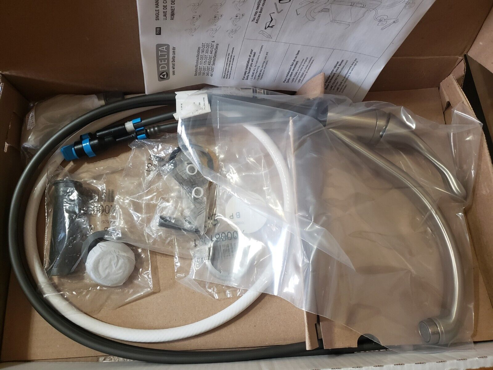 Delta Collins 1-Handle Kitchen Faucet with Side Sprayer in Stainless ...