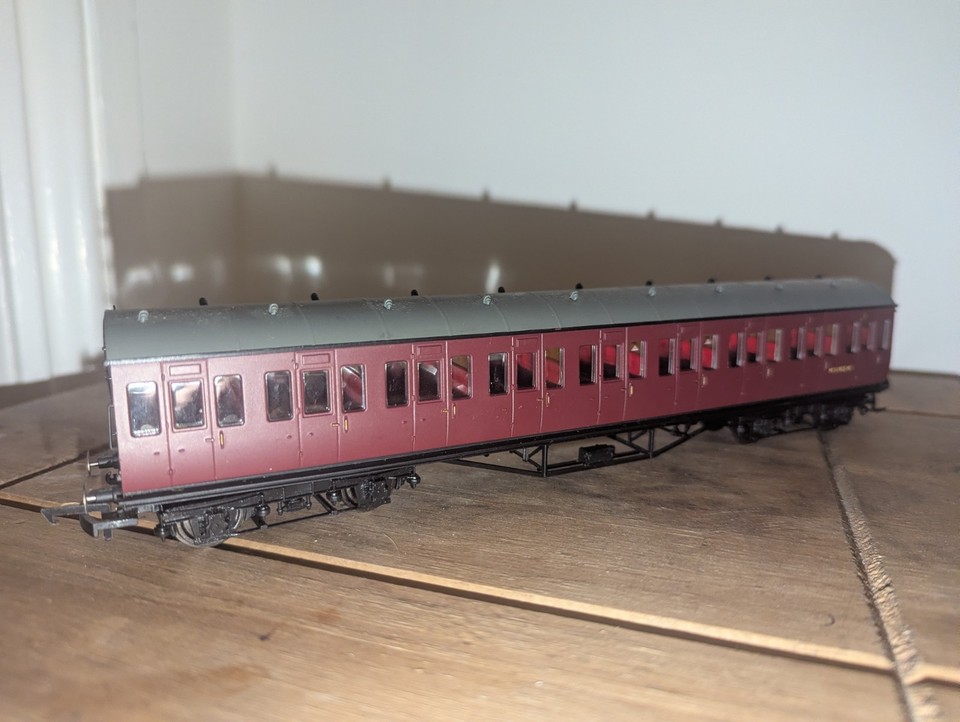 R4691B AND R4690 BR (ex LMS) NON - CORRIDOR 3RD CLASS COACH AND BRAKE ...