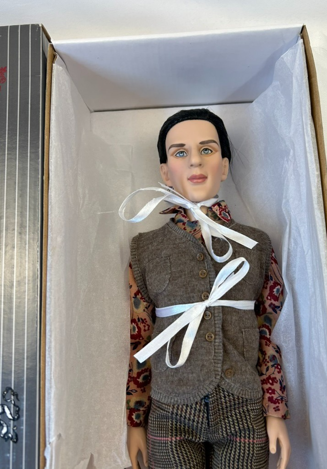Tonner ESSENTIAL ELLOWYNE WILDE DIGGIN DEEPER Doll IN BOX | eBay