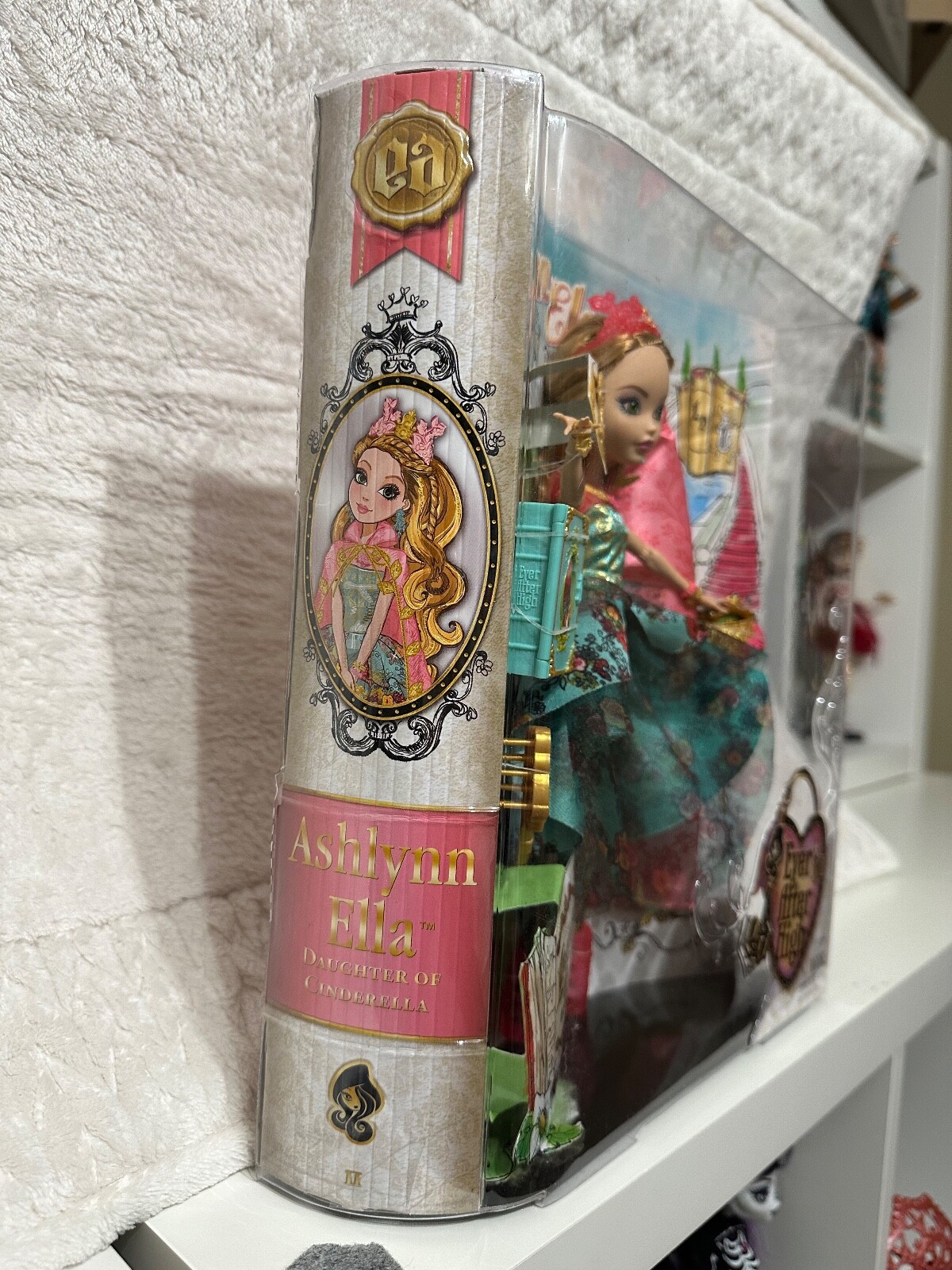 Ever After High Legacy Day Ashlynn - NIB