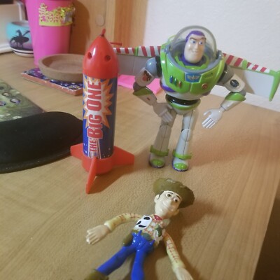 Disney Toy Story Buzz Lightyear Thnkway Flying Rocket Action figure ...