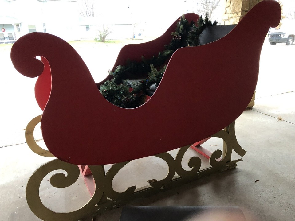 Full Size Santa Sleigh Over 7ft Long, 65 Inches High. Great Photo Opp ...