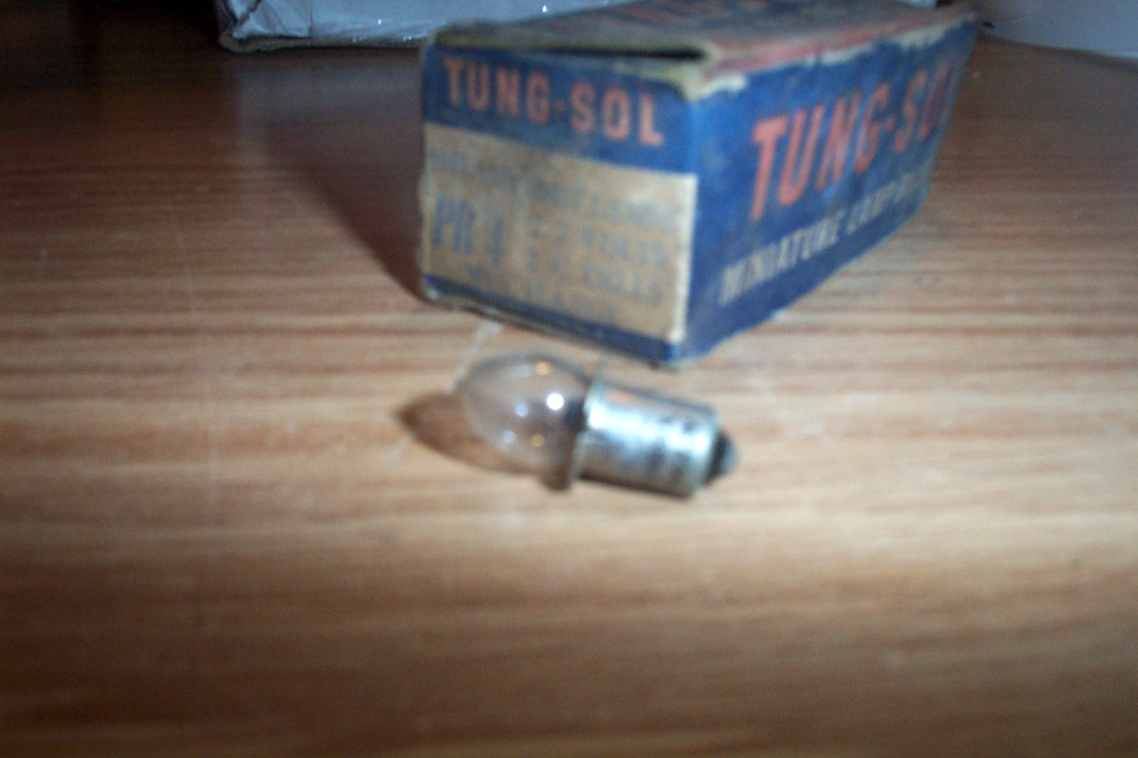 PR4 FLASHLIGHT BULB (2.3 VOLTS,W/2 "C" CELL BATTERYS) | eBay