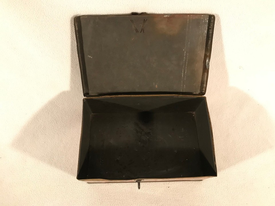 Vintage Passing Show English Cork Tipped Virginia Cigarette Litho Tin ...