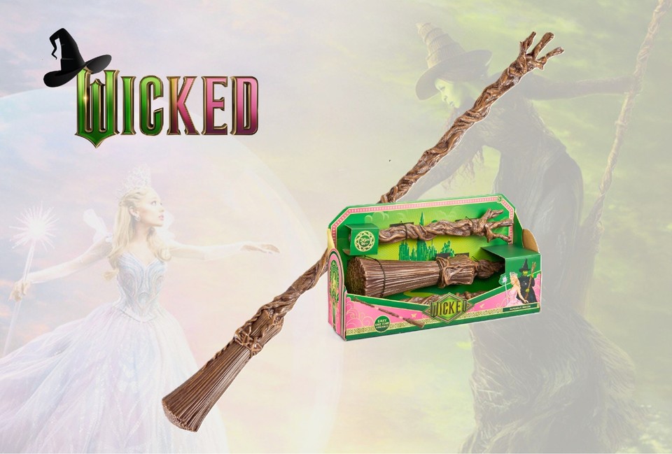 WICKED Prop Replicas - Elphaba's Lifesize Replica Broom (NOBLE ...