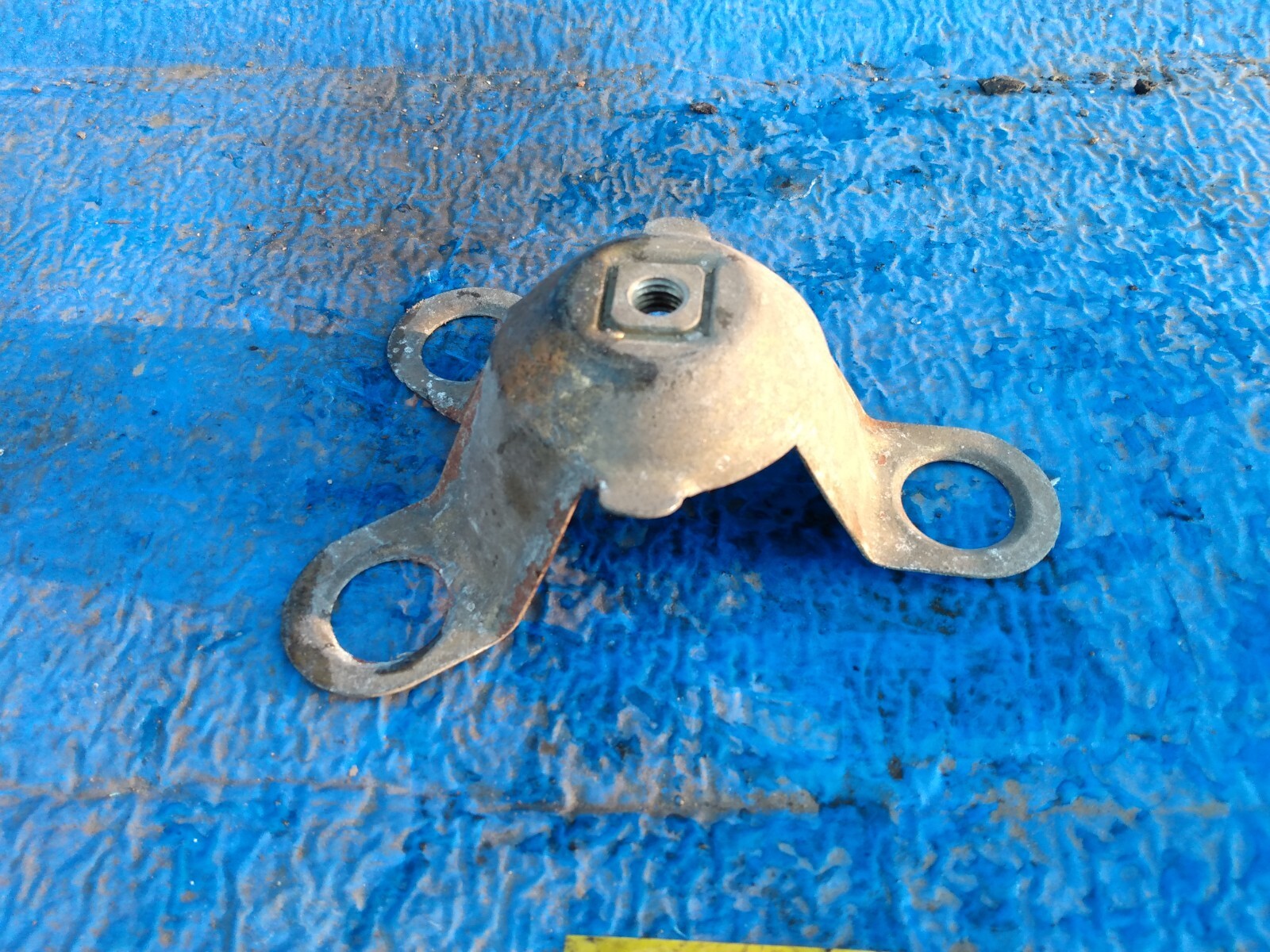 Used 98-02 Mercury Grand Marquis/Ford Crown Vic wheel hub cap bracket ...