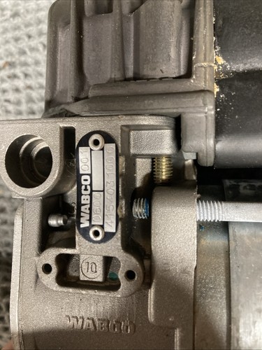 2000-06 BMW X5 Rear suspension Air level compressor. Pump WABCO443 020 ...