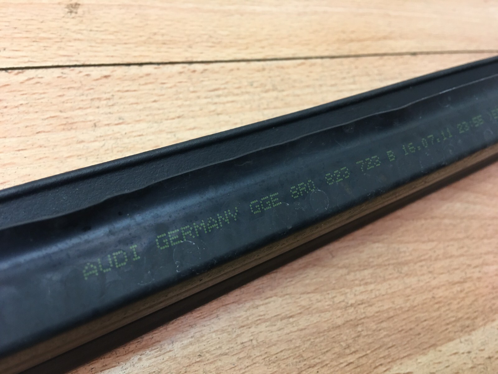 Audi Q5 8R Motorhaube Dichtung Abdichtung Gummidichtung 8R0971010A ...