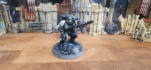 Warhammer 40k Raven Guard Lieutenant In Phobos Armor Ex Tenebris Games ...