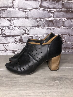 Clarks Collection Black Leather Cut Out Back Zip Heel Booties Boots ...