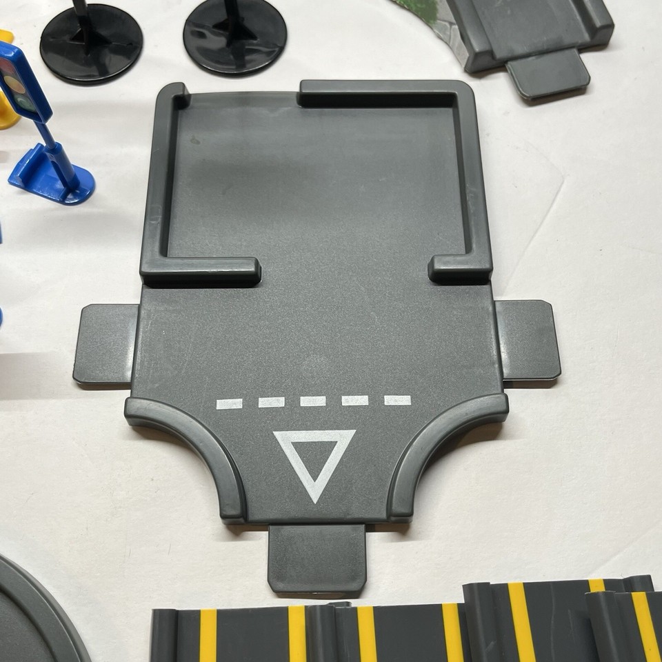 Matchbox Motorcity 200 Pieces Track Diecast Car Playset Roadway 1978 ...