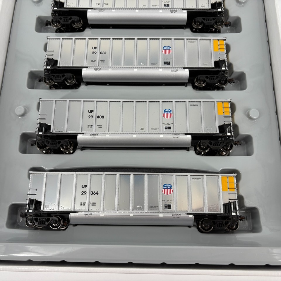 HO Athearn 93023 Union Pacific UP Bethgon Coalporter w/ Coal Load 5 ...