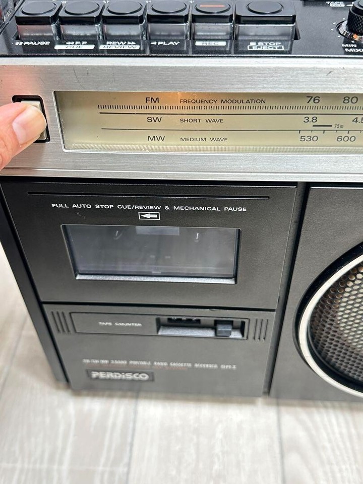 Hitachi TRK-5240 Vintage Boombox FM Radio Cassette Playback Serviced ...
