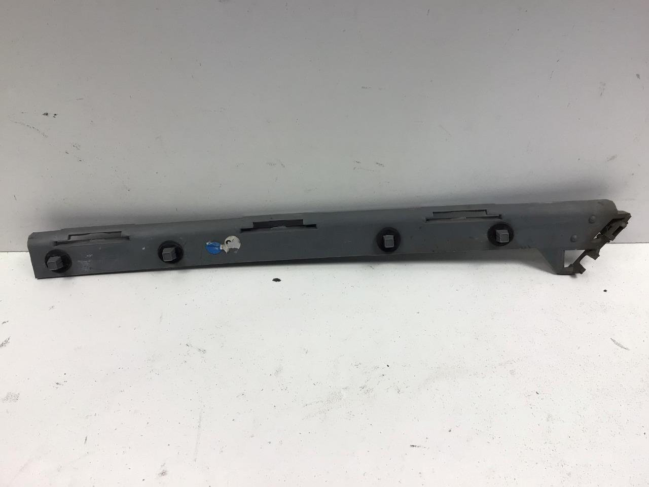 VT VX Commodore Spac SS Calais Berlina rear bumper mount bracket clip ...