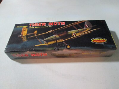 FAMOUS AURORA FIGHTERS DE HAVILAND TIGER MOTH MODEL KIT-1958 | eBay
