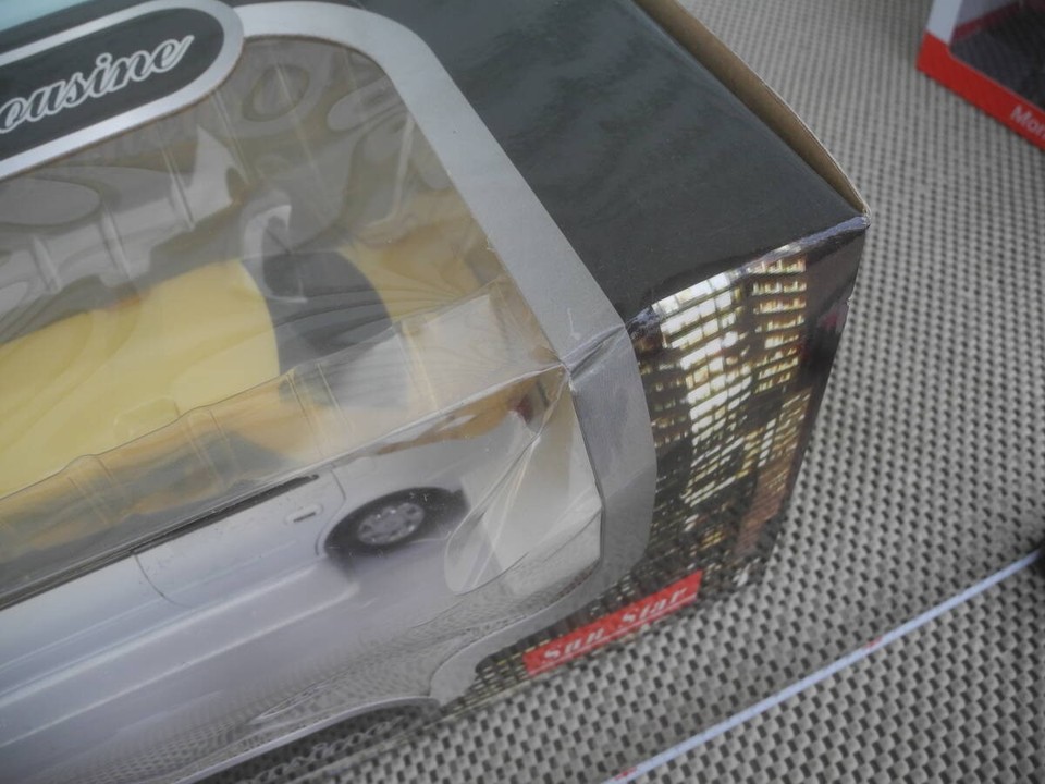 [Box Damaged] 1/18 SUNSTAR 4232 2004 Cadillac Deville Sedan Limo ...