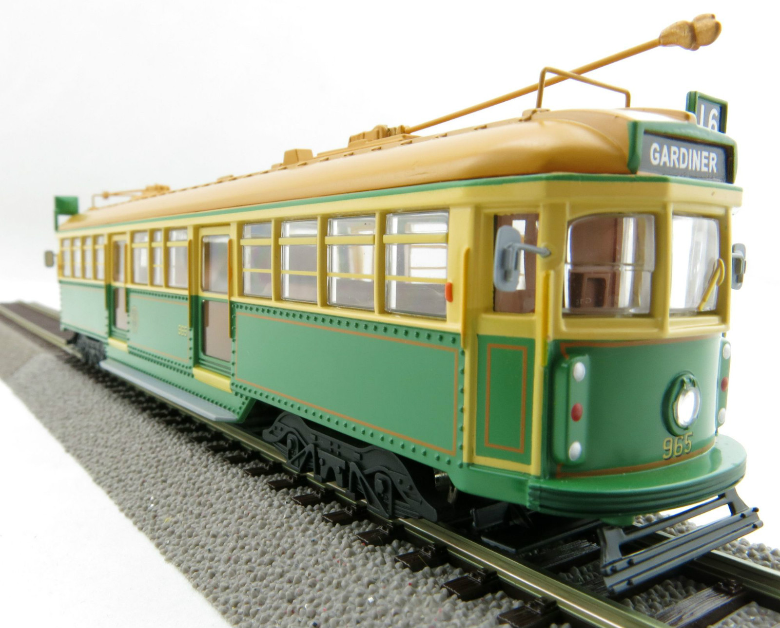 Cooee ELECTRIC POWERED W6 CLASS DIECAST MELBOURNE TRAM GREEN RATTLER NO ...