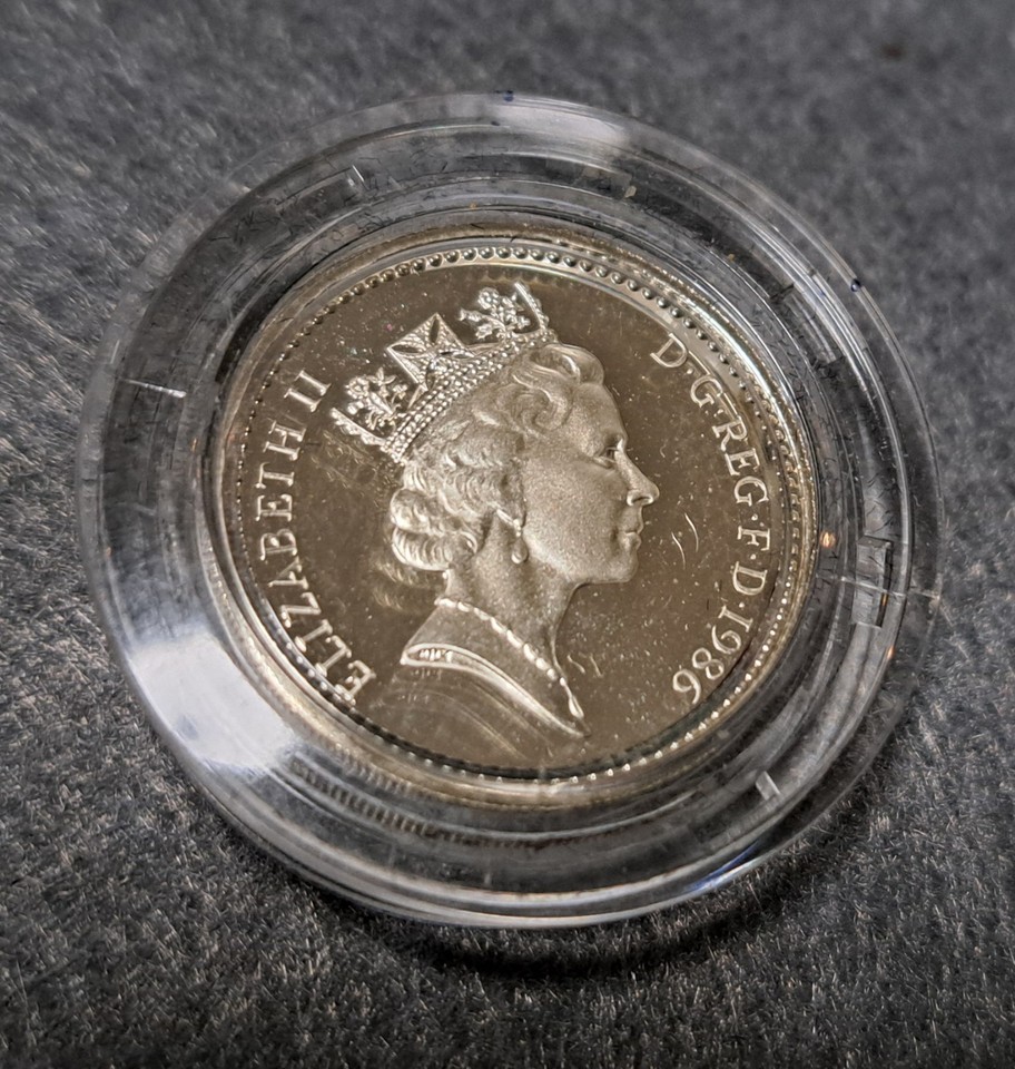 1986 ONE POUND Gedenkmünze "Elizabeth II D G REG F D 1986, Sterling ...