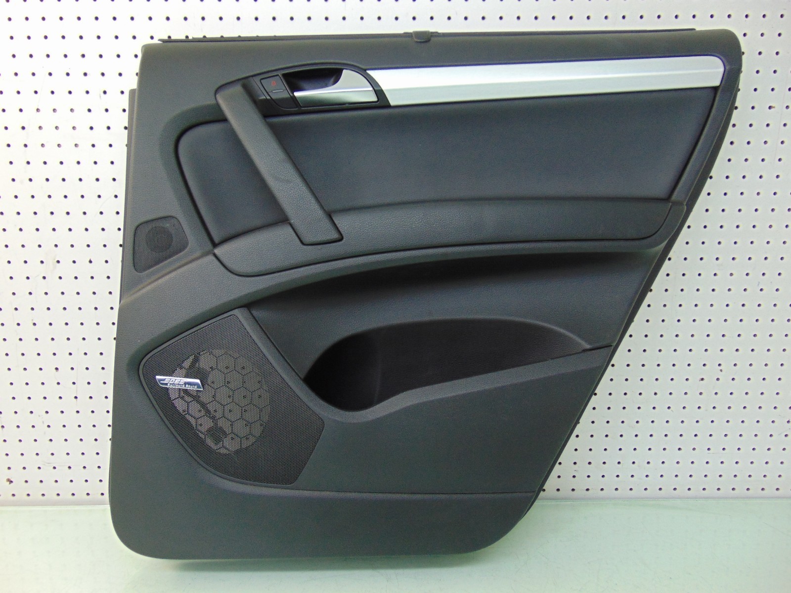 2008 AUDI Q7 4.2L SPORT REAR RIGHT SIDE DOOR PANEL COMPLETE W/ SHADE ...