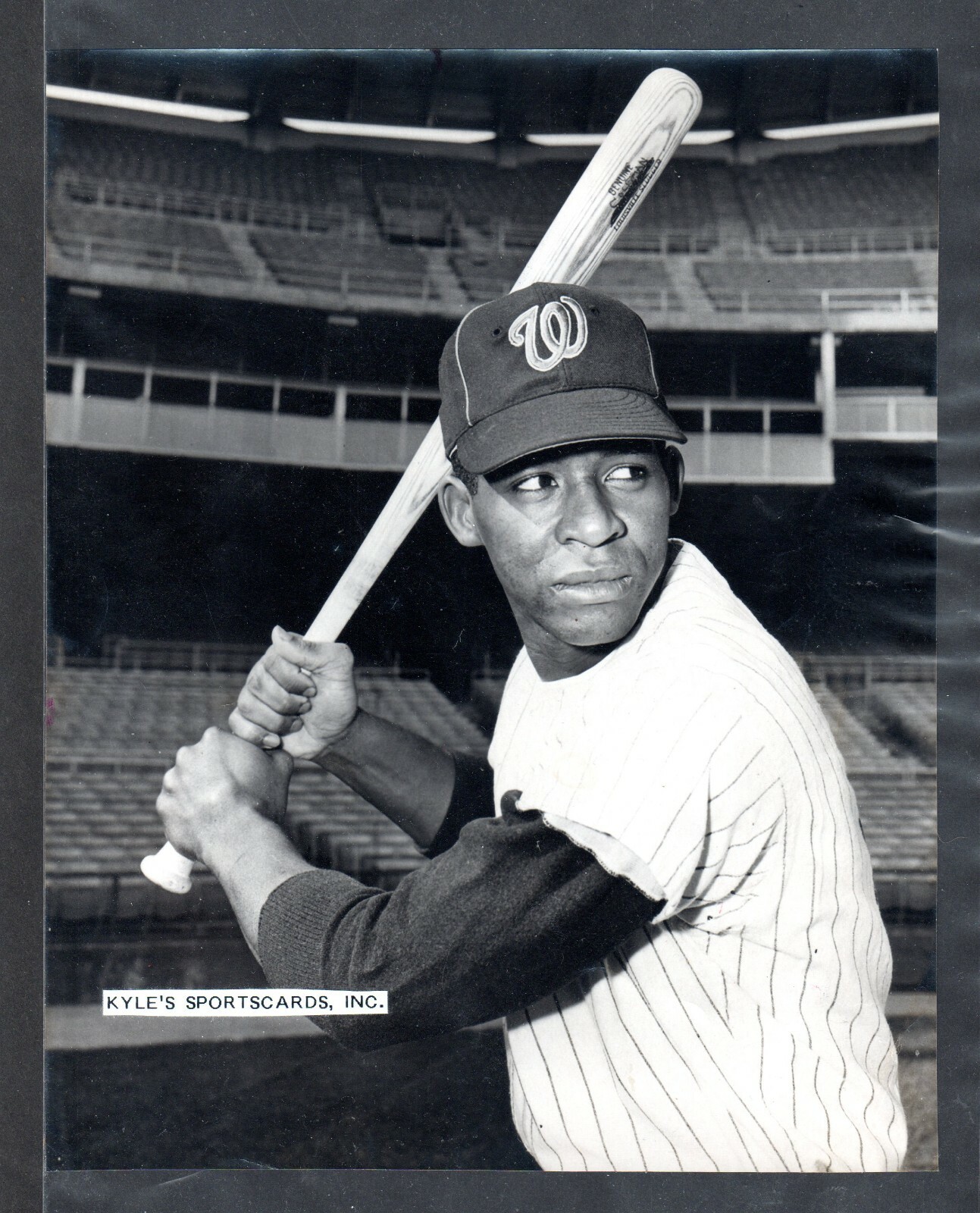 Hank Allen SENATORS UNSIGNED 7-1/2 x 9-1/2 ORIGINAL B&W STAFF PHOTO #2 ...