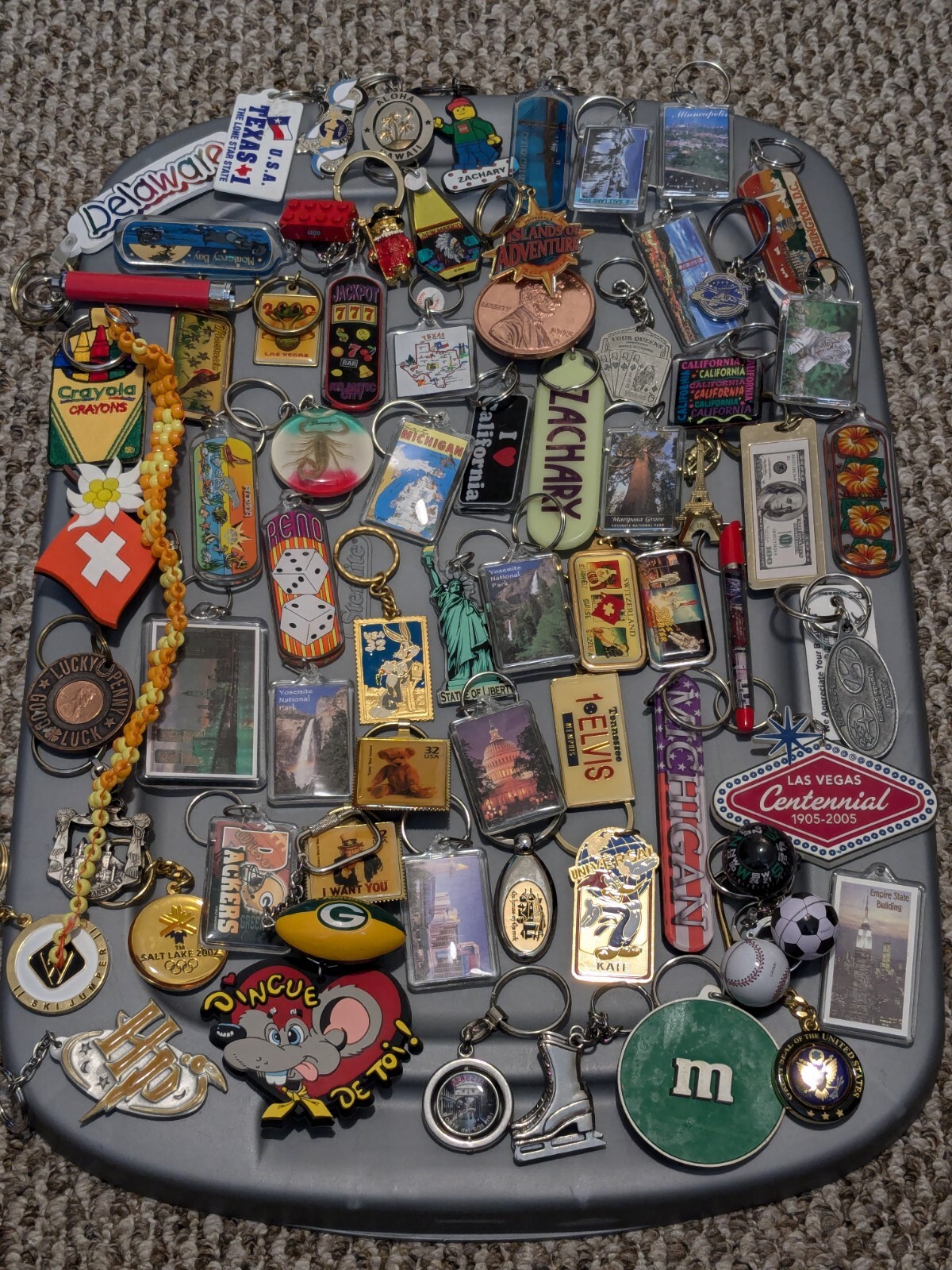 Lot of 75 collectible keychains (Las Vegas, NFL, olympics, national ...