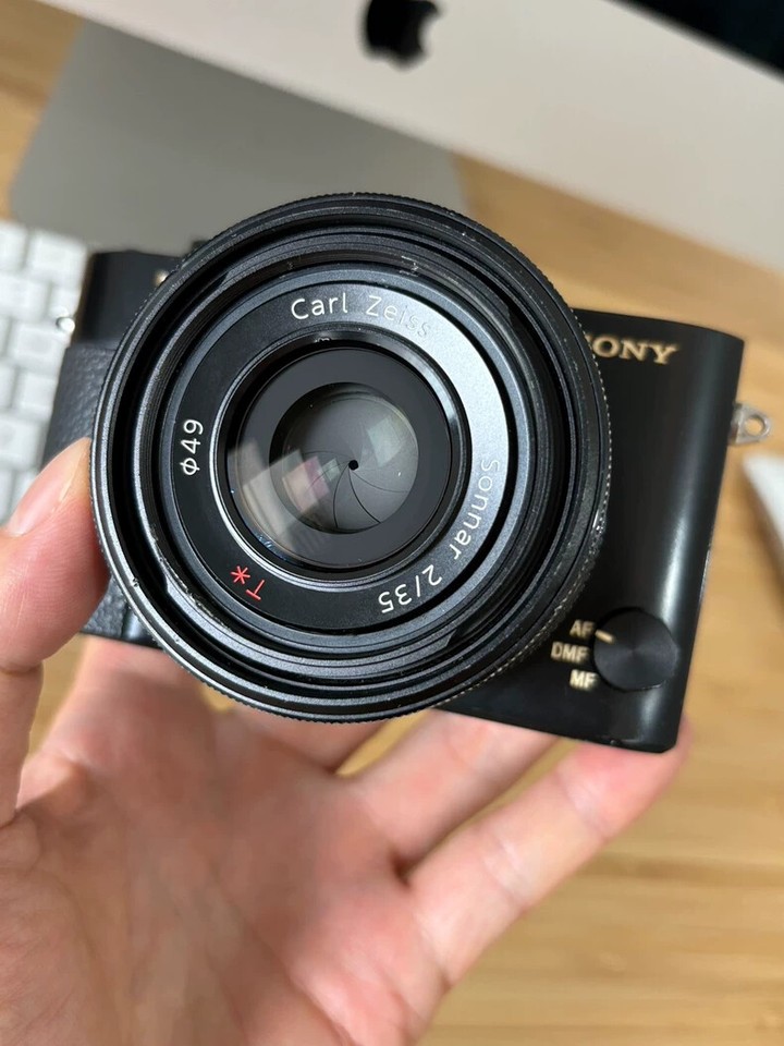 Sony RX1R 24MP Exmor CMOS Sensor 35mm Full Frame Compact Digital Camera ...
