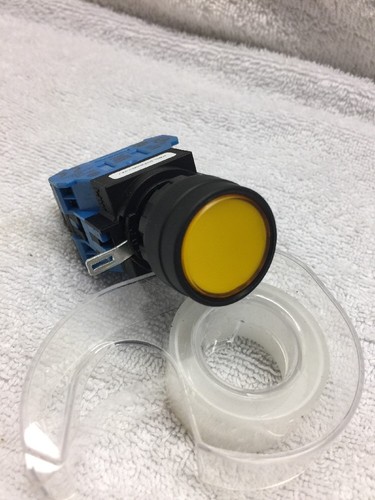 Idec Yellow Pushbutton w/ TW-DA1F Lamp & 2 HW-F10 Contacts FREE ...
