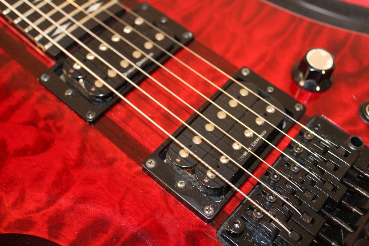 B.C.Rich Mockingbird ST Trans Red Ebony Fingerboard w/Soft B.C.Rich Mockingbird ST Trans Red Ebony Fingerboard w/Soft
