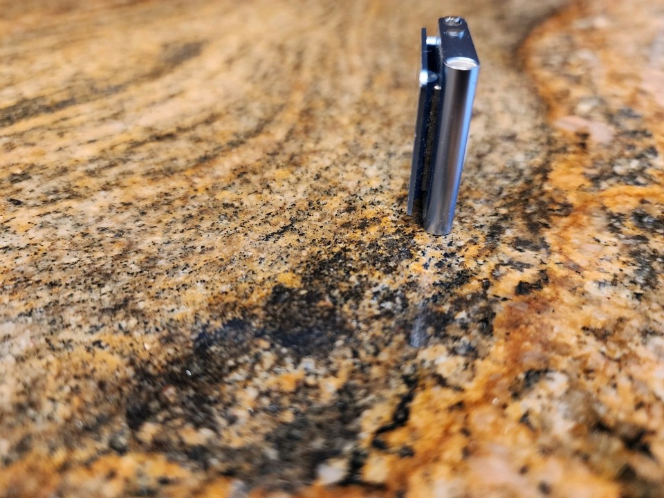 Apple A1373 iPod Shuffle 4th Generation 2GB iPod MP3 Player - BLUE ...