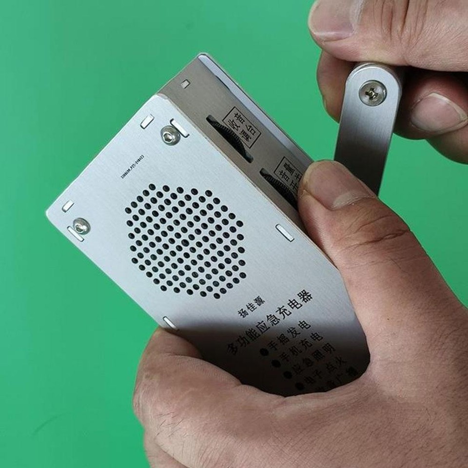 Hand Crank Generator Multifunctional Radio Igniter Flashlight USB ...