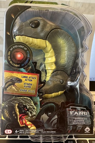 Untamed FANG Snake Interactive Lunge Attack Action Figure NEW | eBay