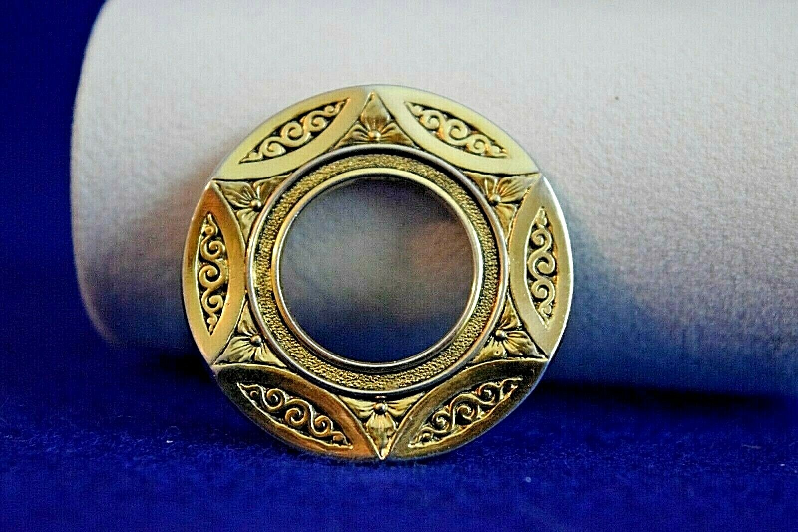 Retro Vintage Lieba USA Scarf Clip Etched Round Goldtone | eBay