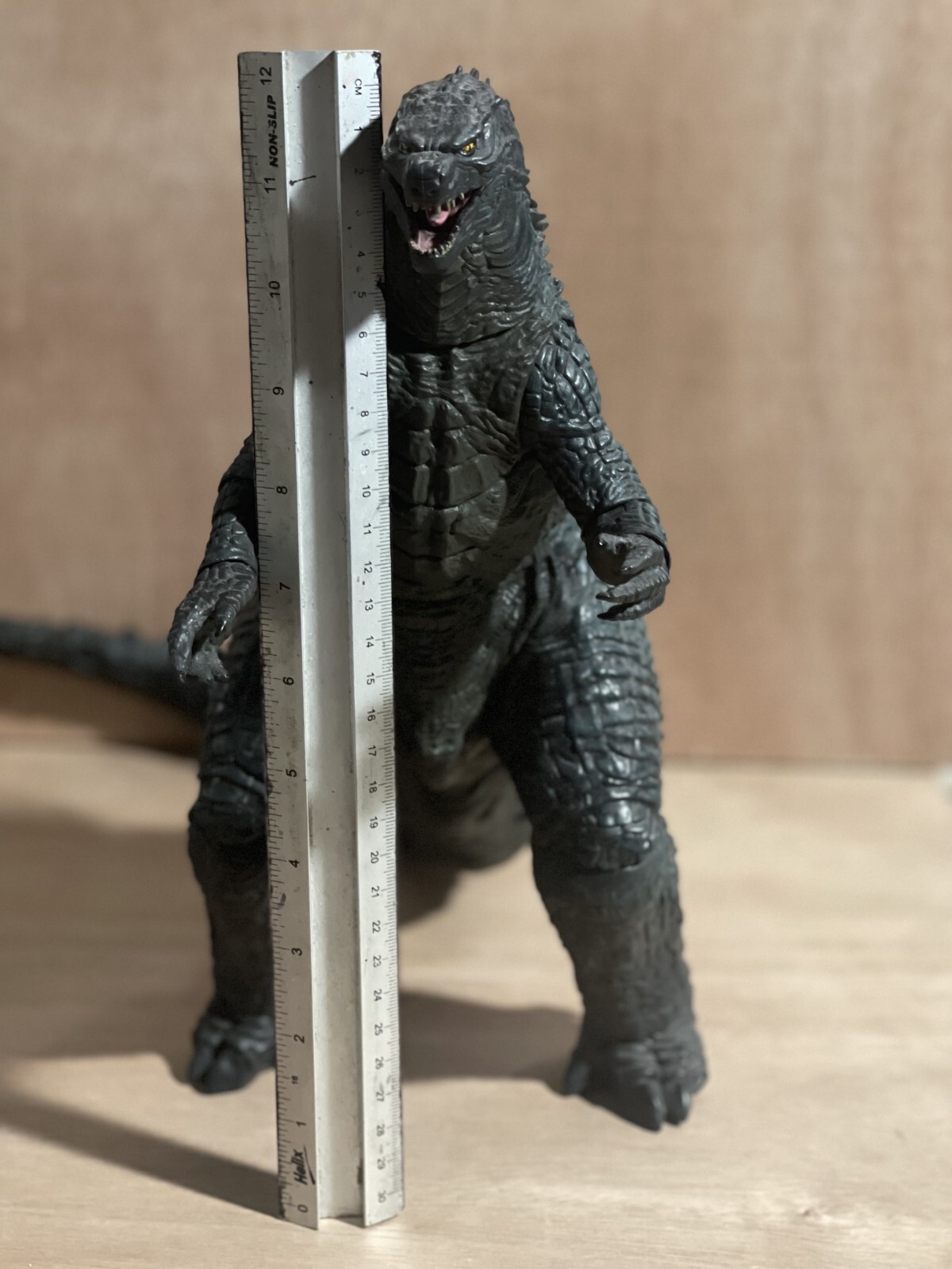 RARE Godzilla (2014) Deluxe Action Figure by Neca, 24" head to tail, 12 ...