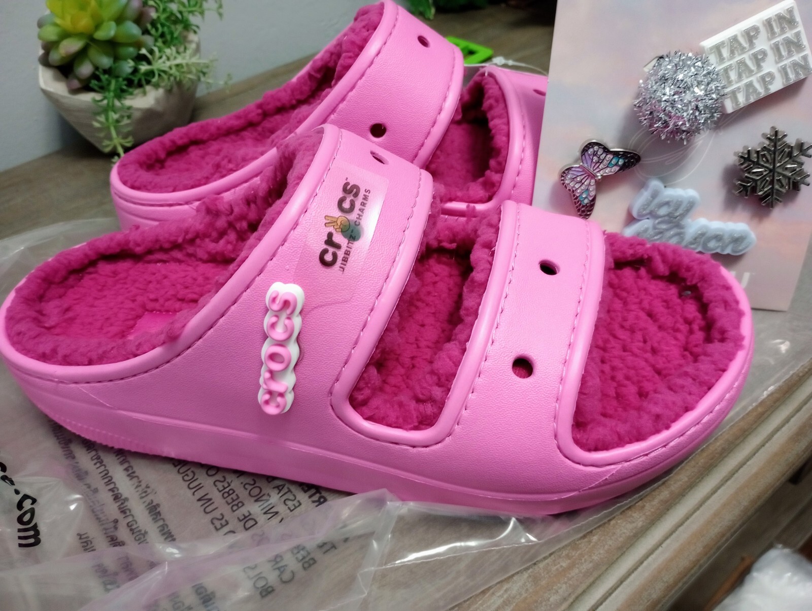 US 7 WOMEN/ US 5 MEN SAWEETIE X CROCS FUZZ-LINED SLIDE SANDAL RARE ...