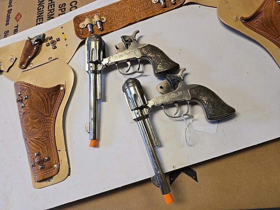 1950'4 Gun Roy Rogers Cap Guns w/ Roy Rogers Holsters Name On Small ...