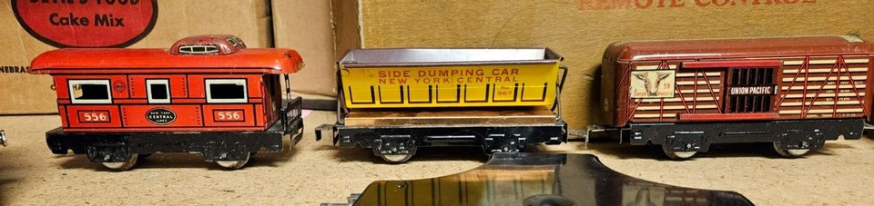 BEAUTIFUL SET OF 5 VINTAGE MARX TIN TRAINS + TRACKS TRANSFORMER AND BOX ...