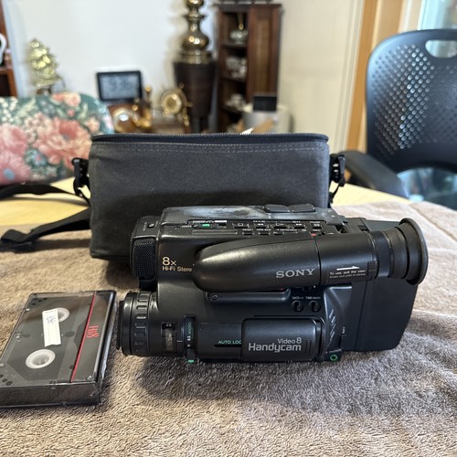 Vintage Sony Handycam CCD-TR75 8mm Video Camcorder Camera with Battery ...