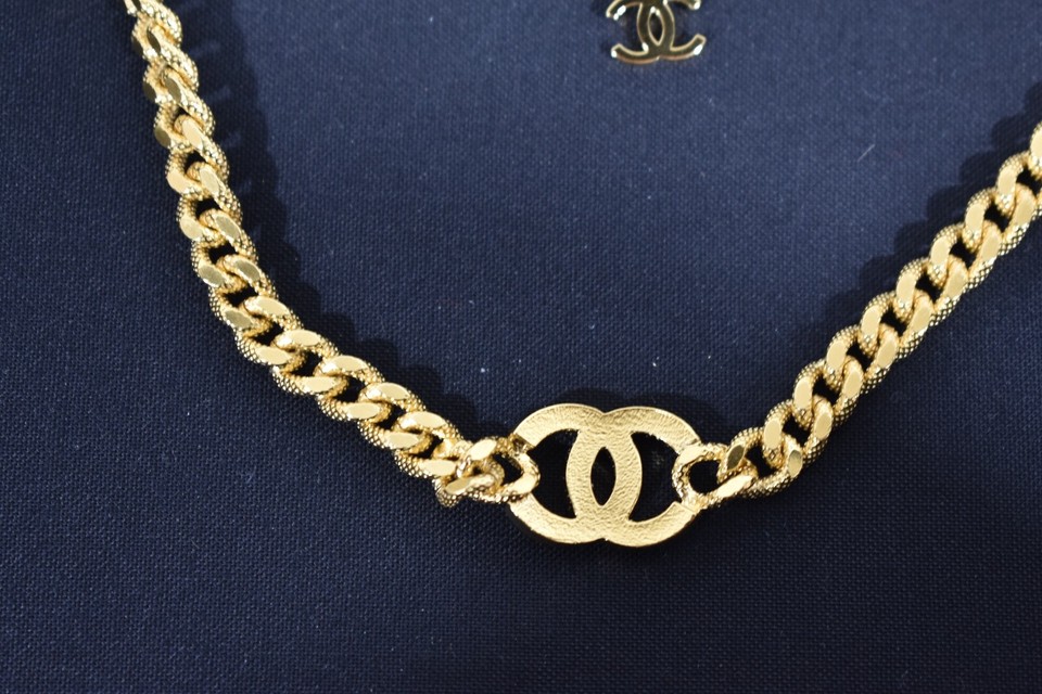 Chanel REV Gold Golden Cuban Link Chain Crystal CC Logo Choker Pendant ...