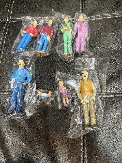 Marvel Education 136 Pretend Play Hispanic Family Set of 8 Figures for ...