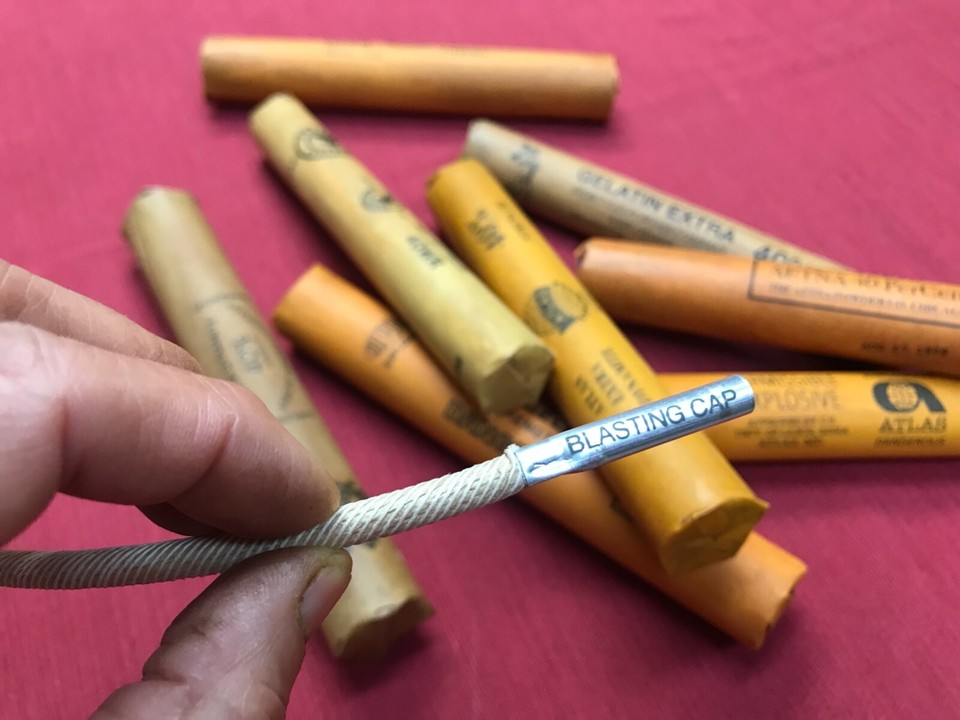 inert dynamite sticks with cap and fuse, set of 8. Great for display ...