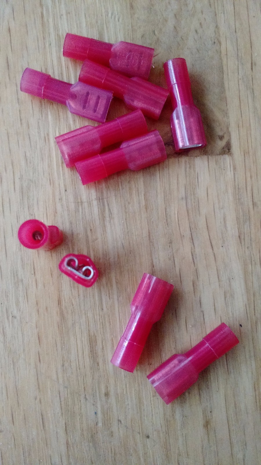 10 pcs Crimp F1 Insulated Female Terminal Connectors Red 22-18 AWG, 0. ...