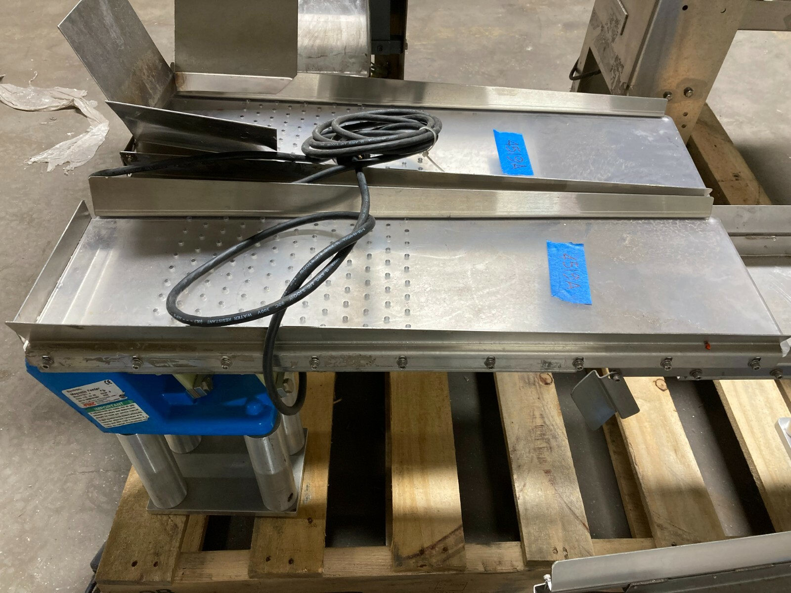 1 Syntron Stainless Steel Vibrating Feeder Tray/Pan with Vibratory ...